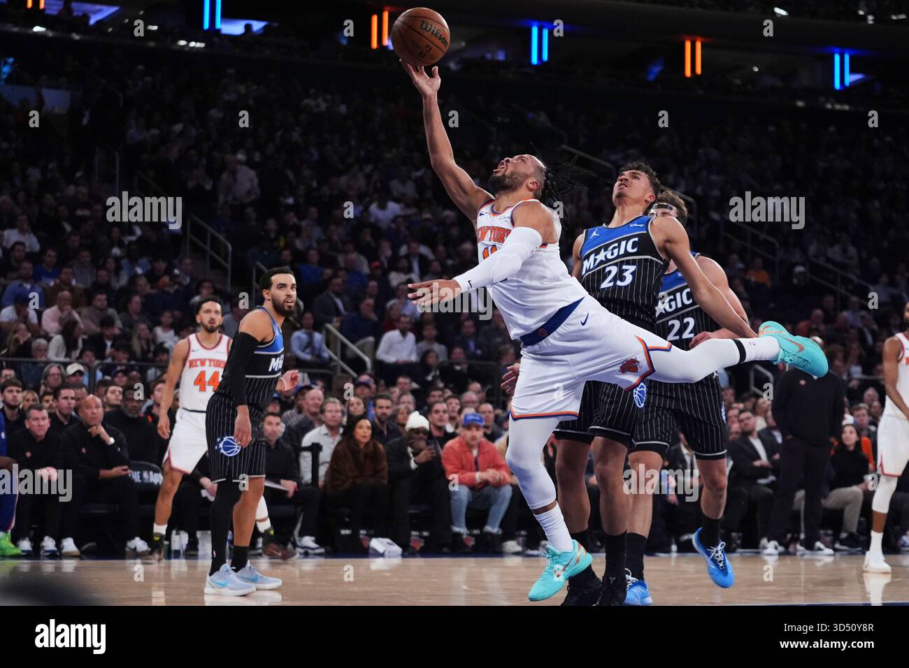 New York Knicks' Jalen Brunson (11) drives past Orlando Magic's Tristan ...