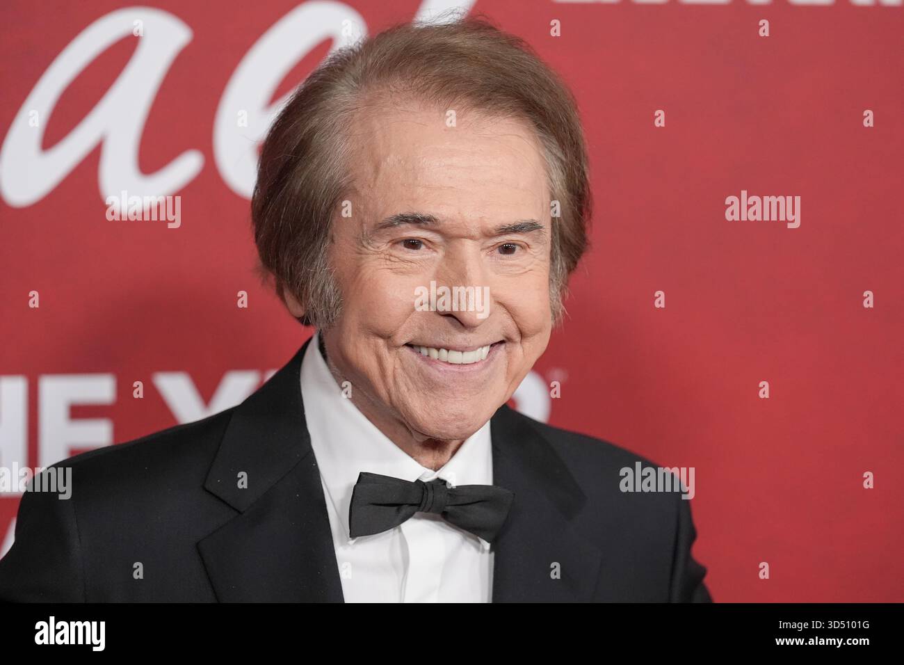 Raphael arrives at the 26th Latin Grammys Person of the Year award ...