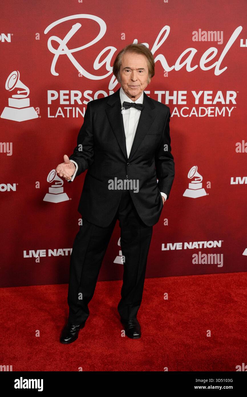 Raphael arrives at the 26th Latin Grammys Person of the Year award ...