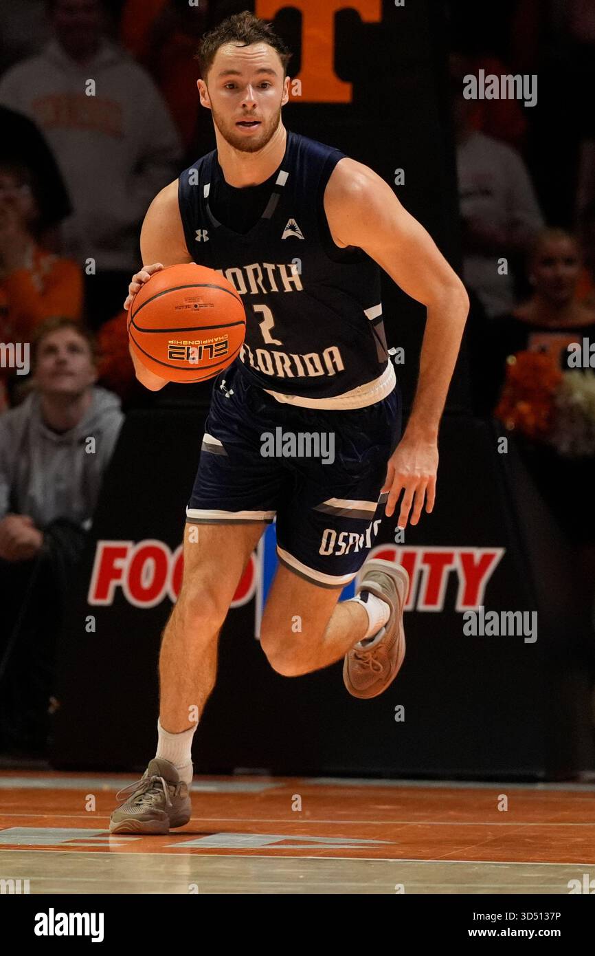 North Florida guard Mason Lee (2) plays during the second half of an ...
