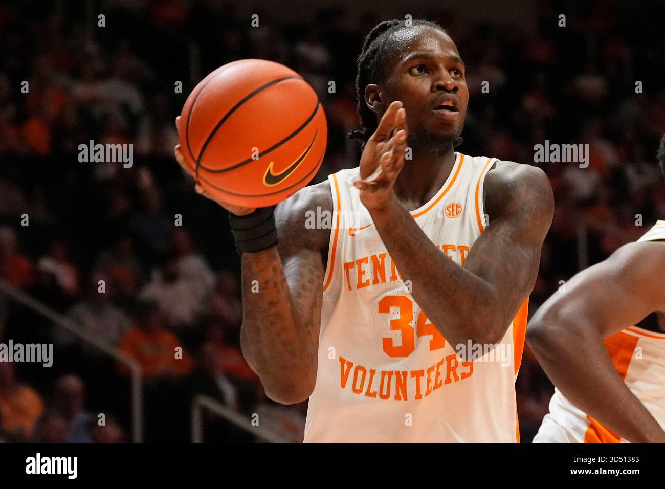 Tennessee center Felix Okpara (34) plays during the second half of an ...
