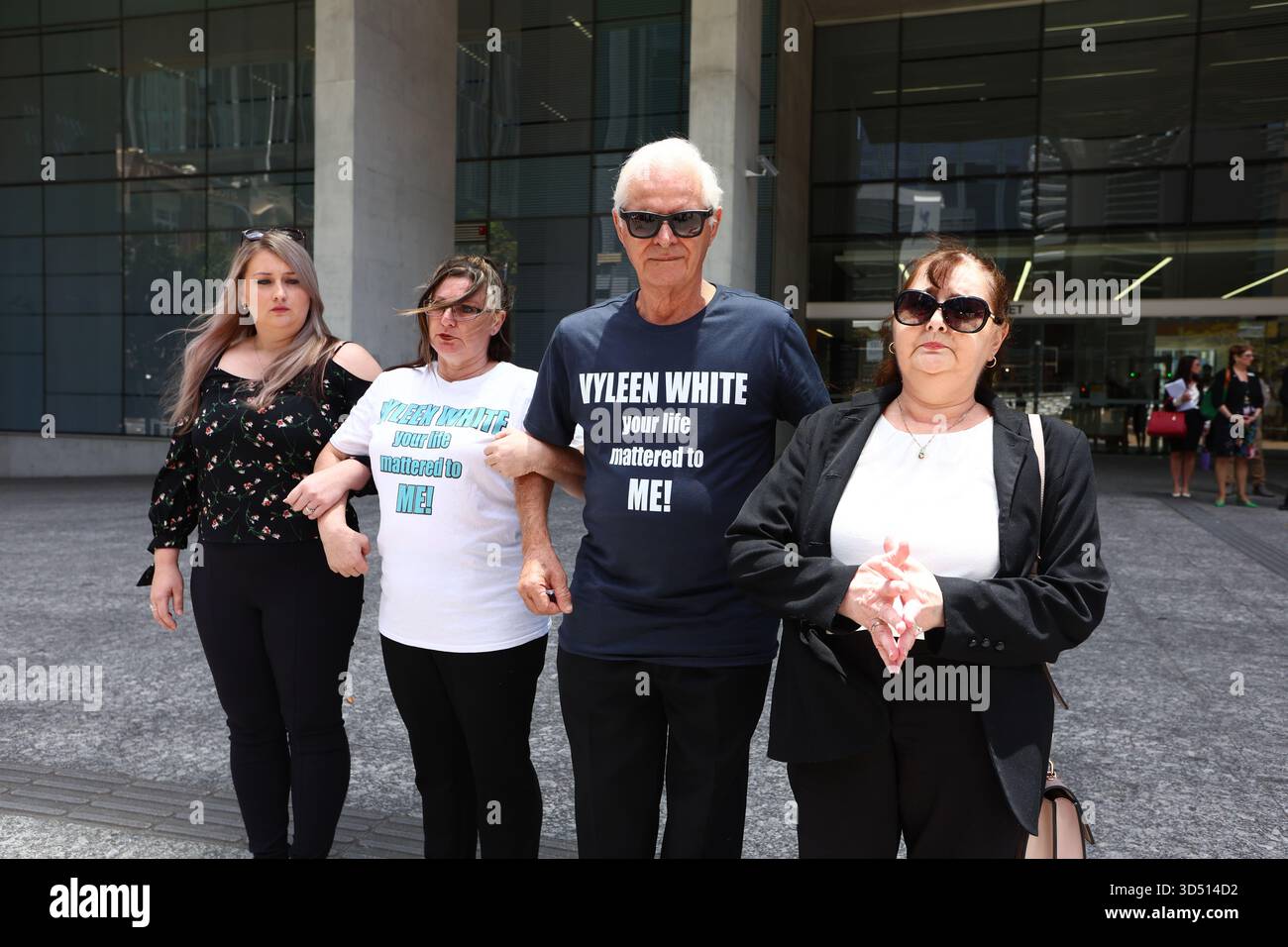 Family members of Vyleen White (L-R) Daughters Julie Ryan,Danice White ...
