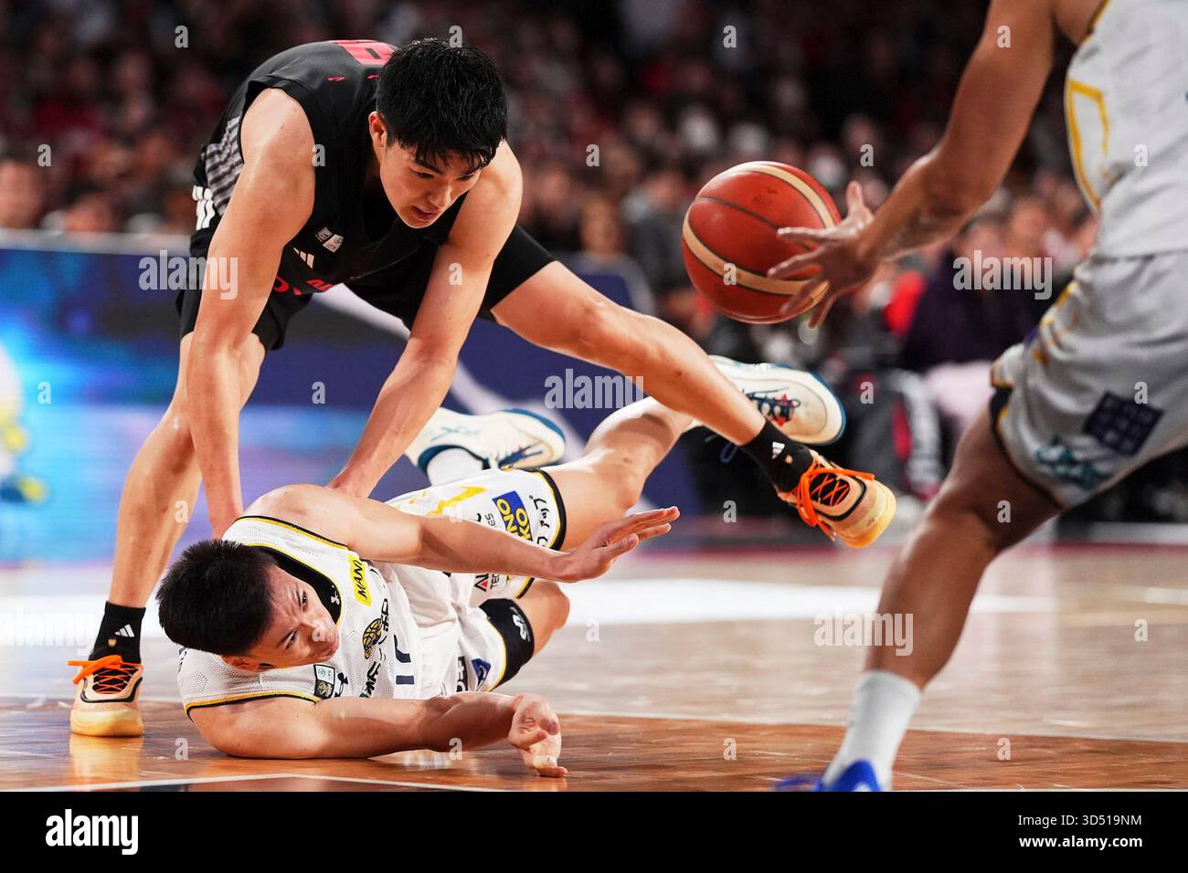 (Top-Bottom) Shuto Ando (Alvark), Shinji Takashima (Brex), NOVEMBER 12 ...