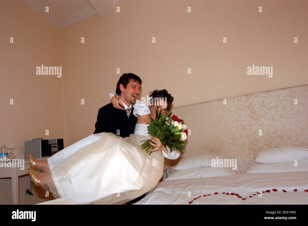 a honeymoon suite sign, hotel room for the wedding night honeymoon ...