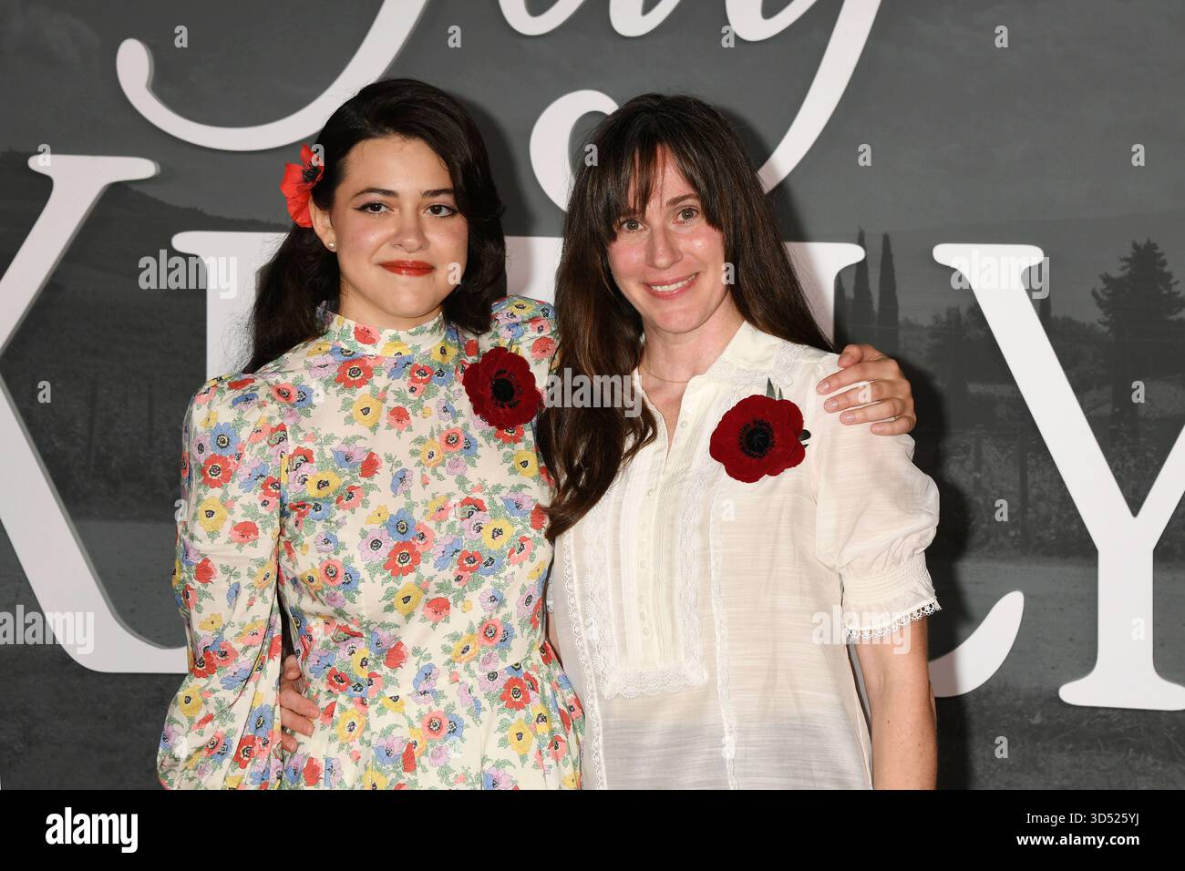 LOS ANGELES, CALIFORNIA - NOVEMBER 11: Grace Edwards (L) and mother at ...