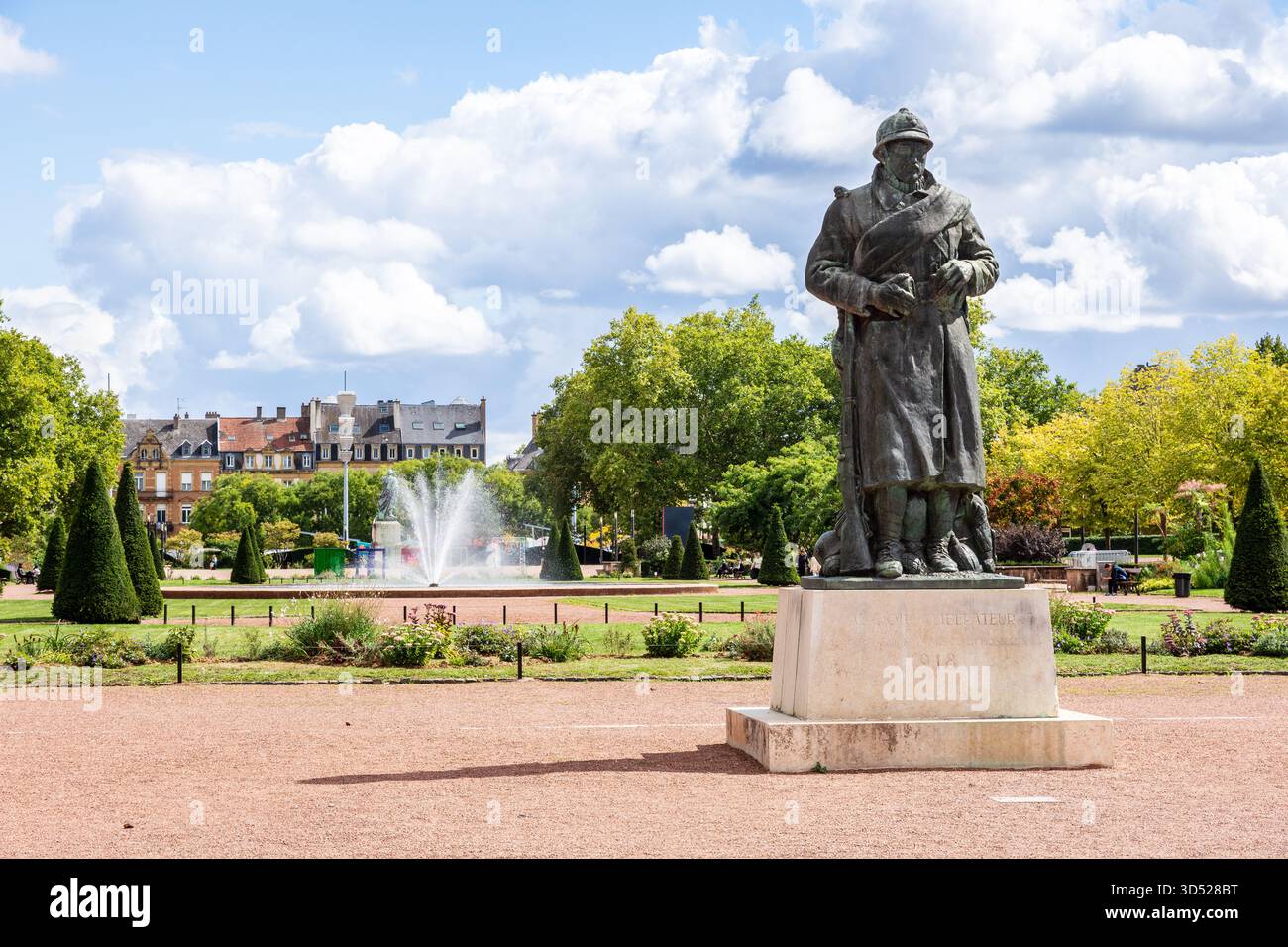 Statue "Au Poilu libérateur", tribute to the french soldiers of WWI, in ...