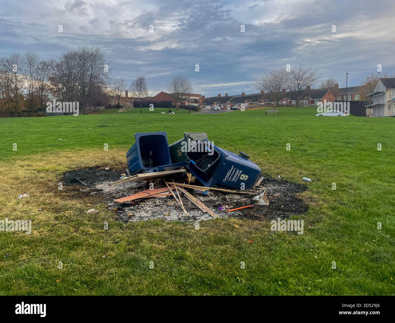Wheelie bin fires hi-res stock photography and images - Alamy
