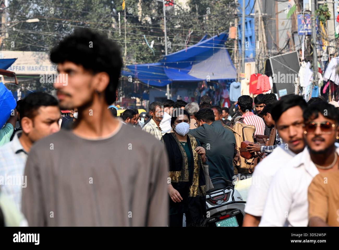 NEW DELHI, INDIA - NOVEMBER 11: Heavy rush seen at Karol Bagh market ...