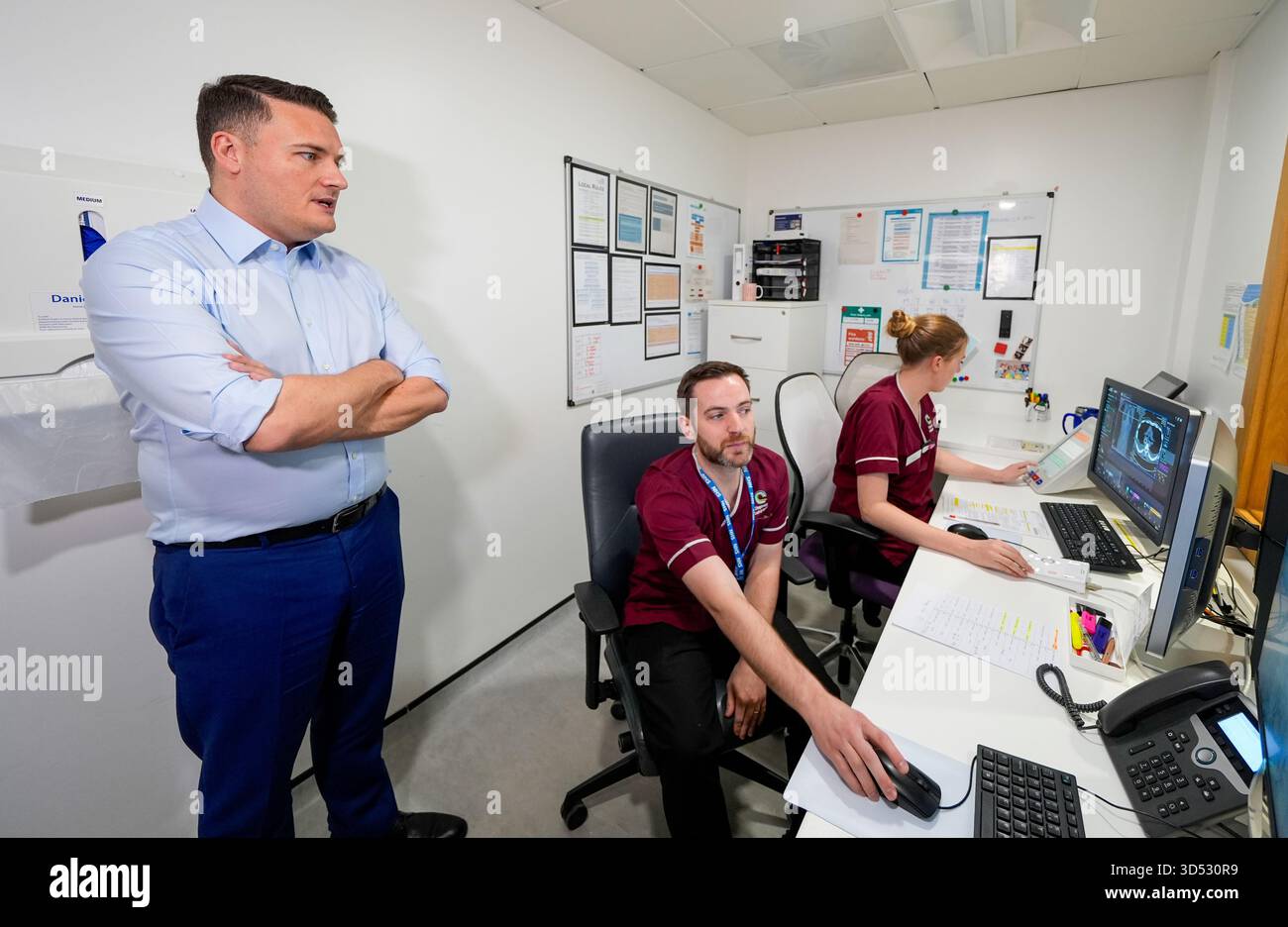 Health Secretary Wes Streeting (left) inside the CT room with Maurice ...