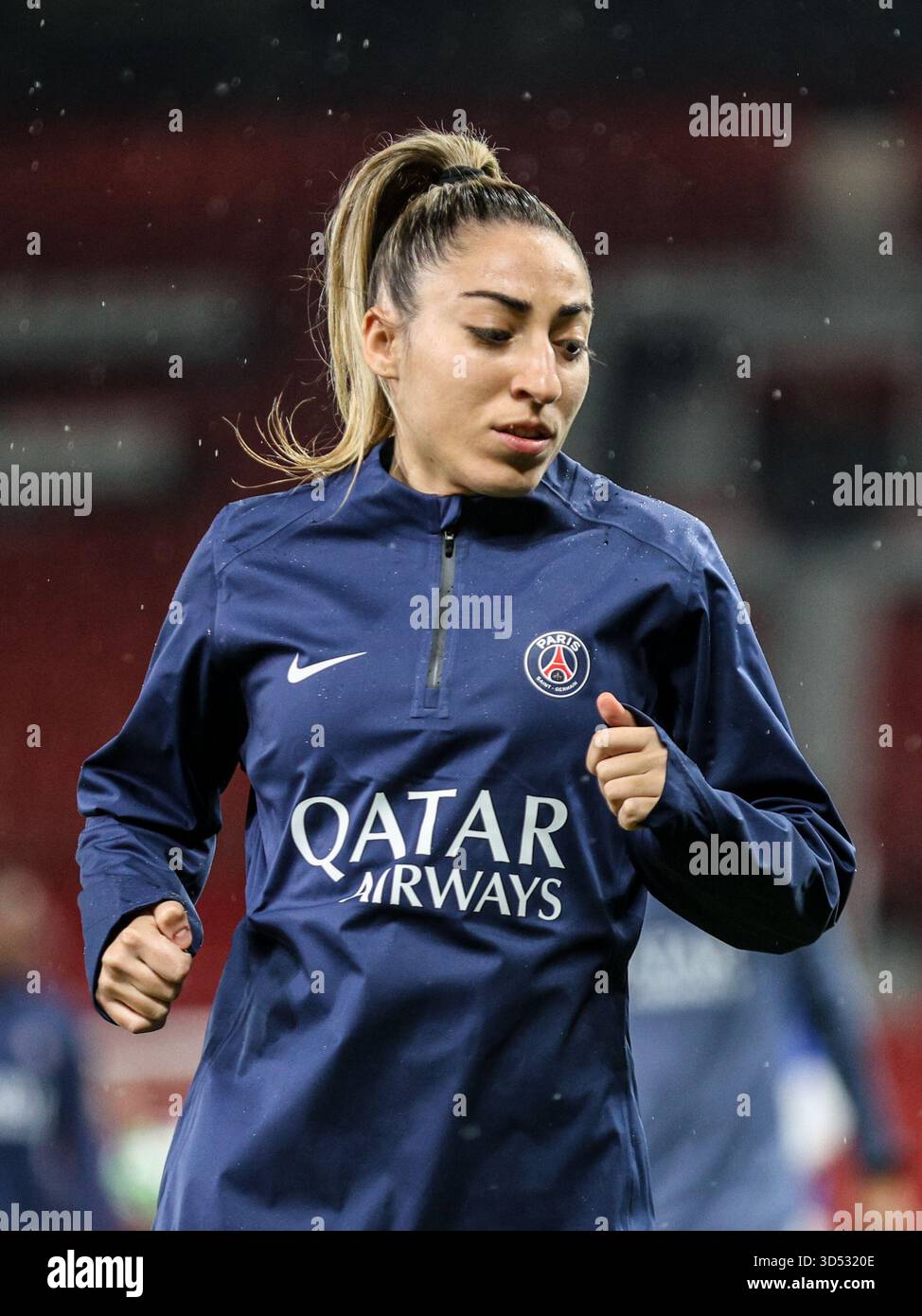 Manchester, England, November 12th 2025: Olga Carmona (77 PSG) warms up ...