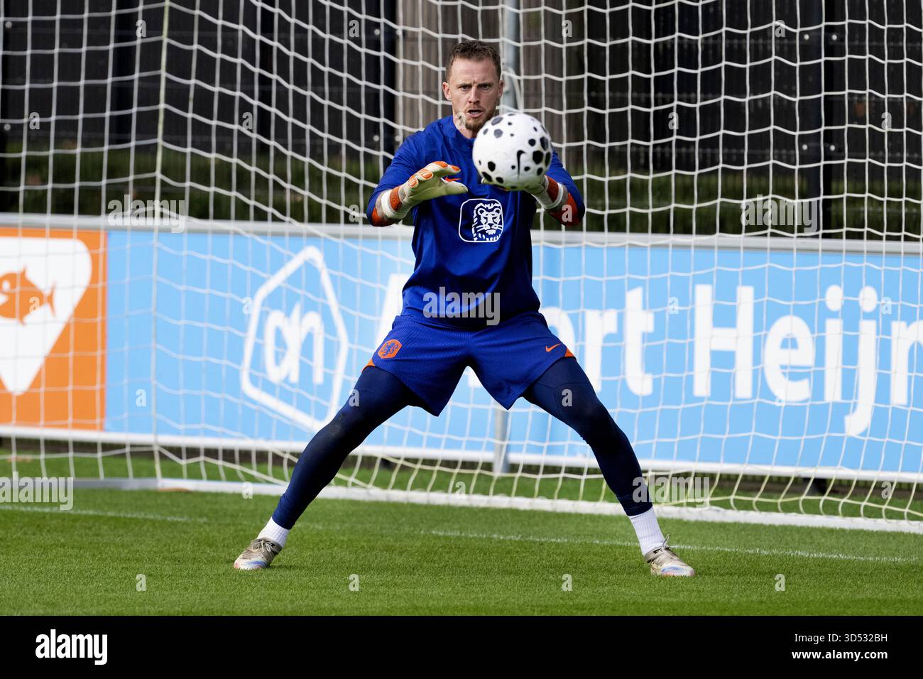 ZEIST - Goalkeeper Mark Flekken during the Dutch national football team ...
