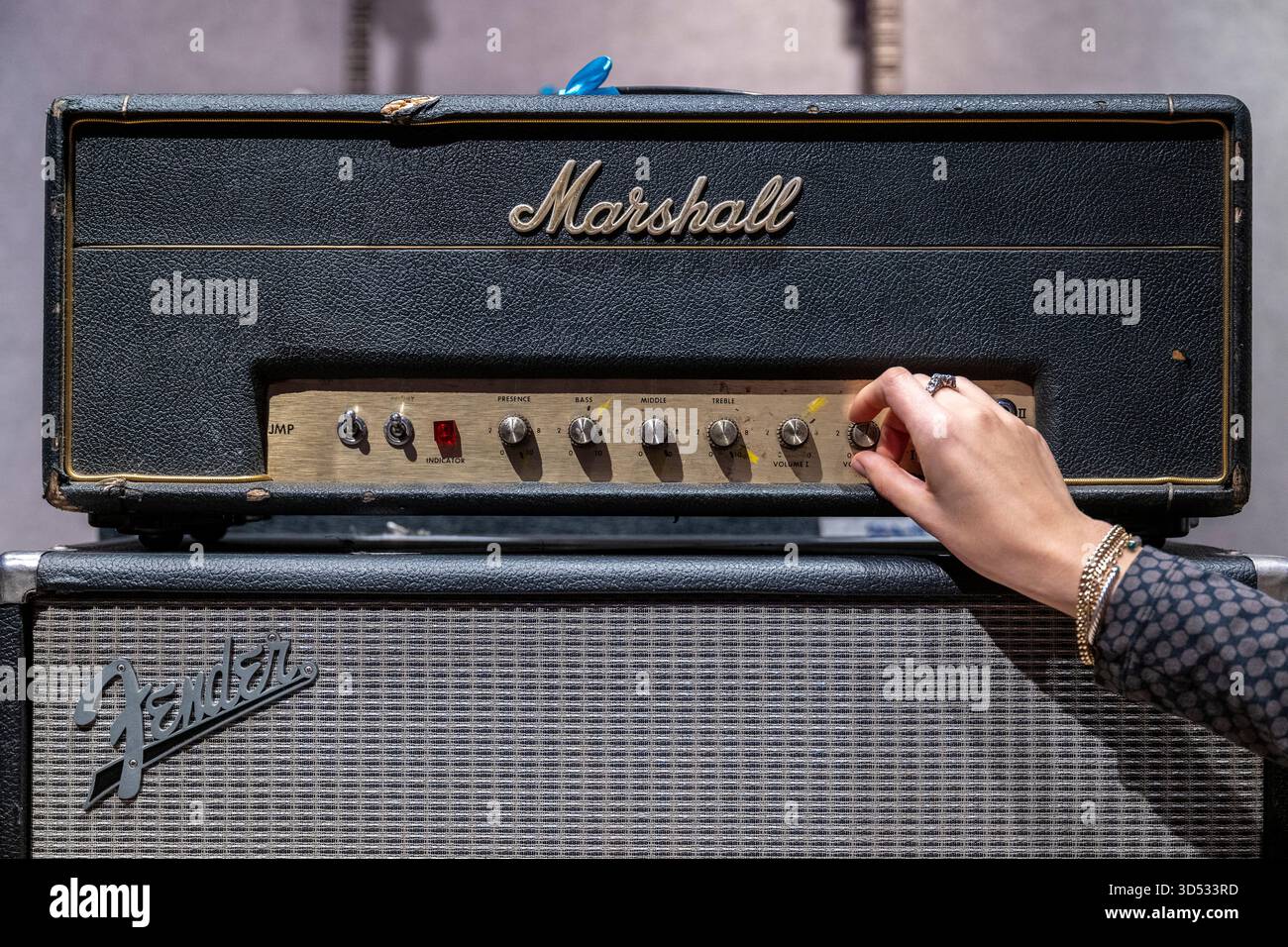 Final amplifier hi-res stock photography and images - Alamy