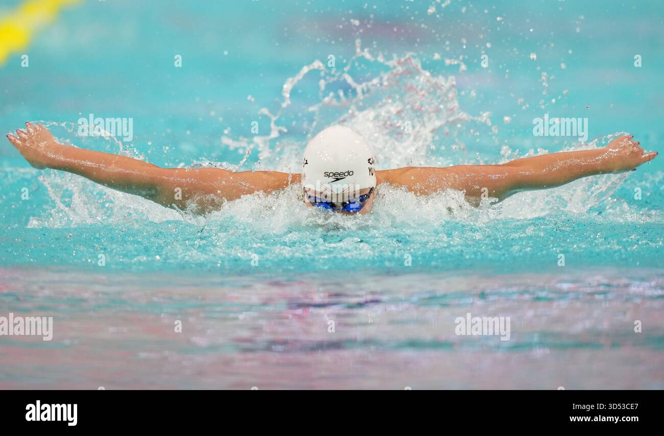 (251113) -- SHENZHEN, Nov. 13, 2025 (Xinhua) -- Yu Yiting of team ...