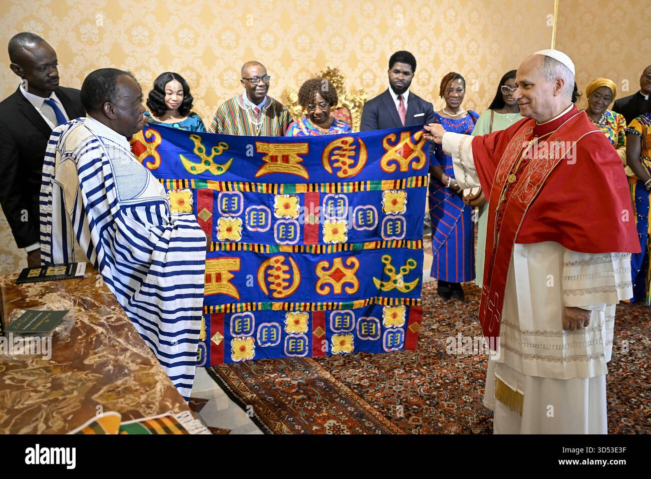 **NO LIBRI** Italy, Rome, Vatican City, November 13, 2025.Pope Leo XIV ...