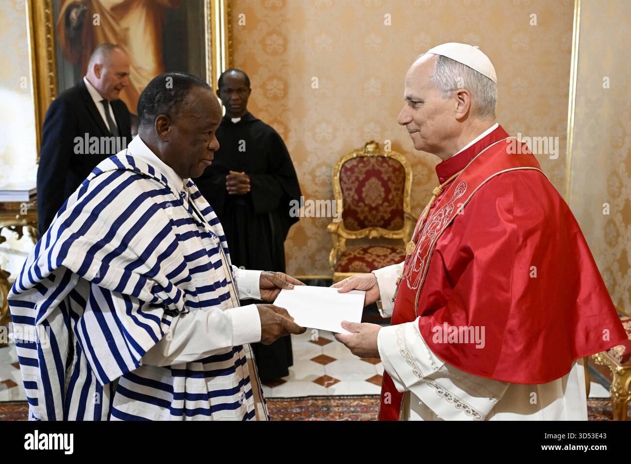 **NO LIBRI** Italy, Rome, Vatican City, November 13, 2025.Pope Leo XIV ...