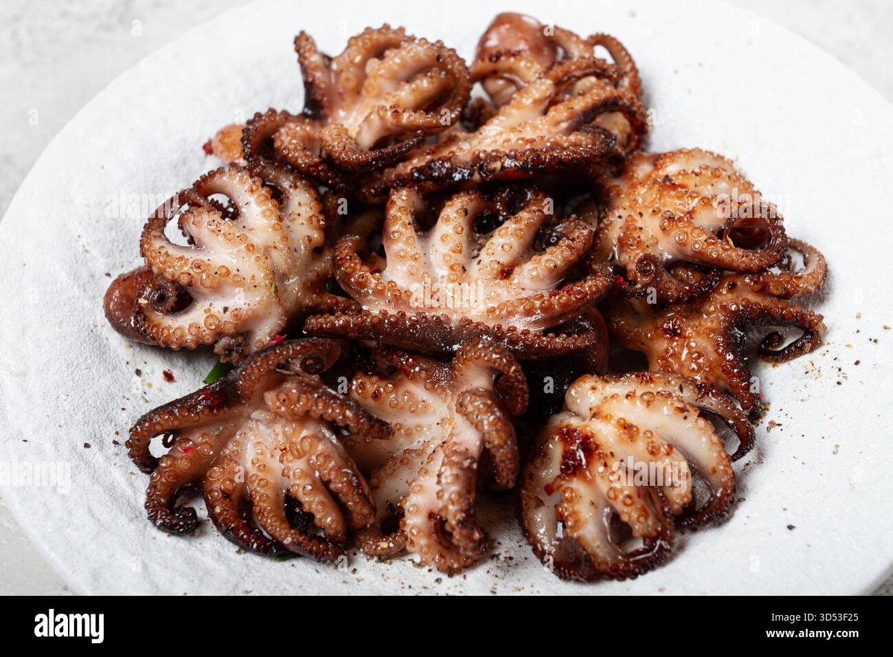 Octopus having dinner hi-res stock photography and images - Alamy