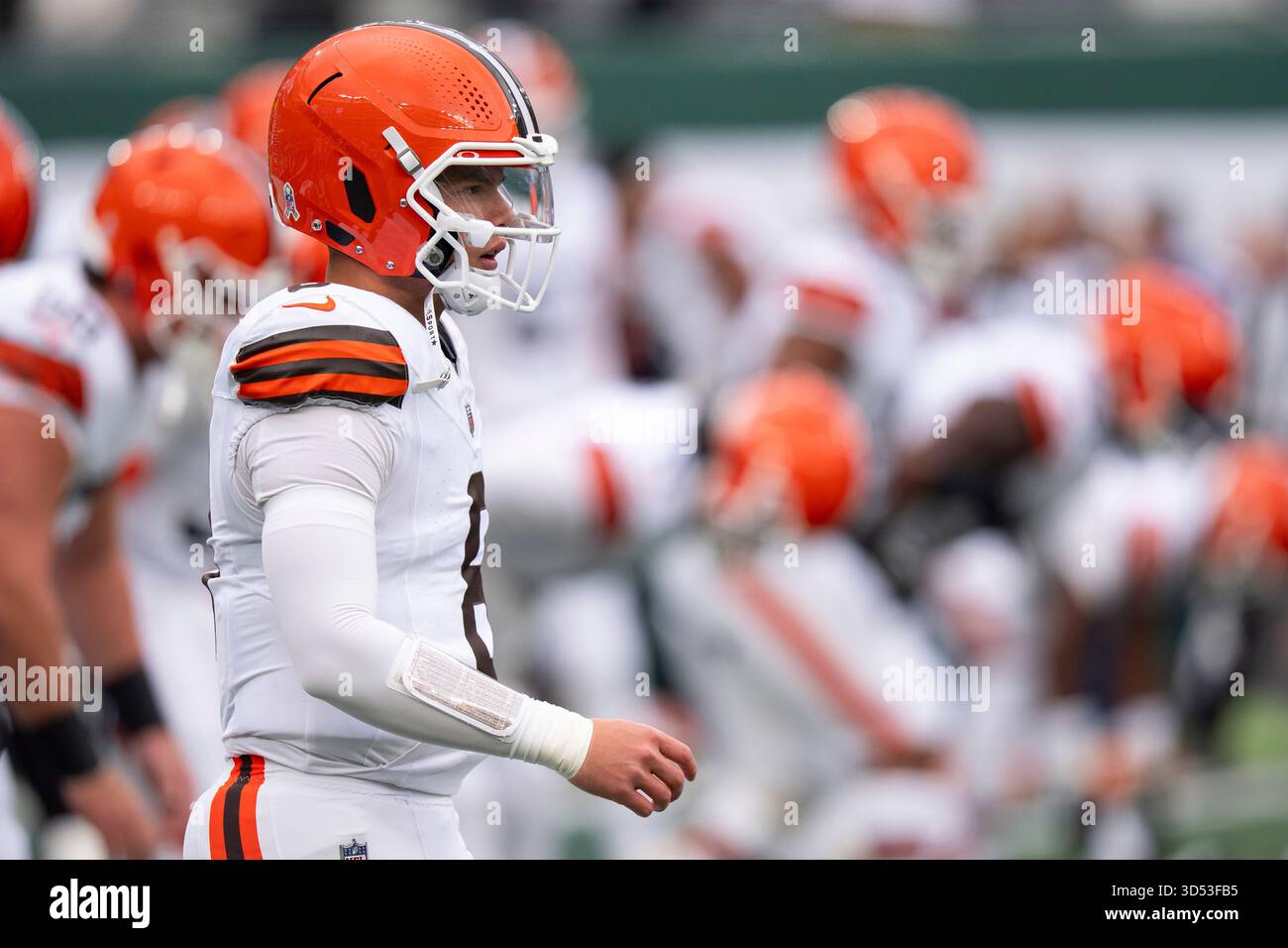 Cleveland Browns quarterback Dillon Gabriel (8) looks on prior to an ...