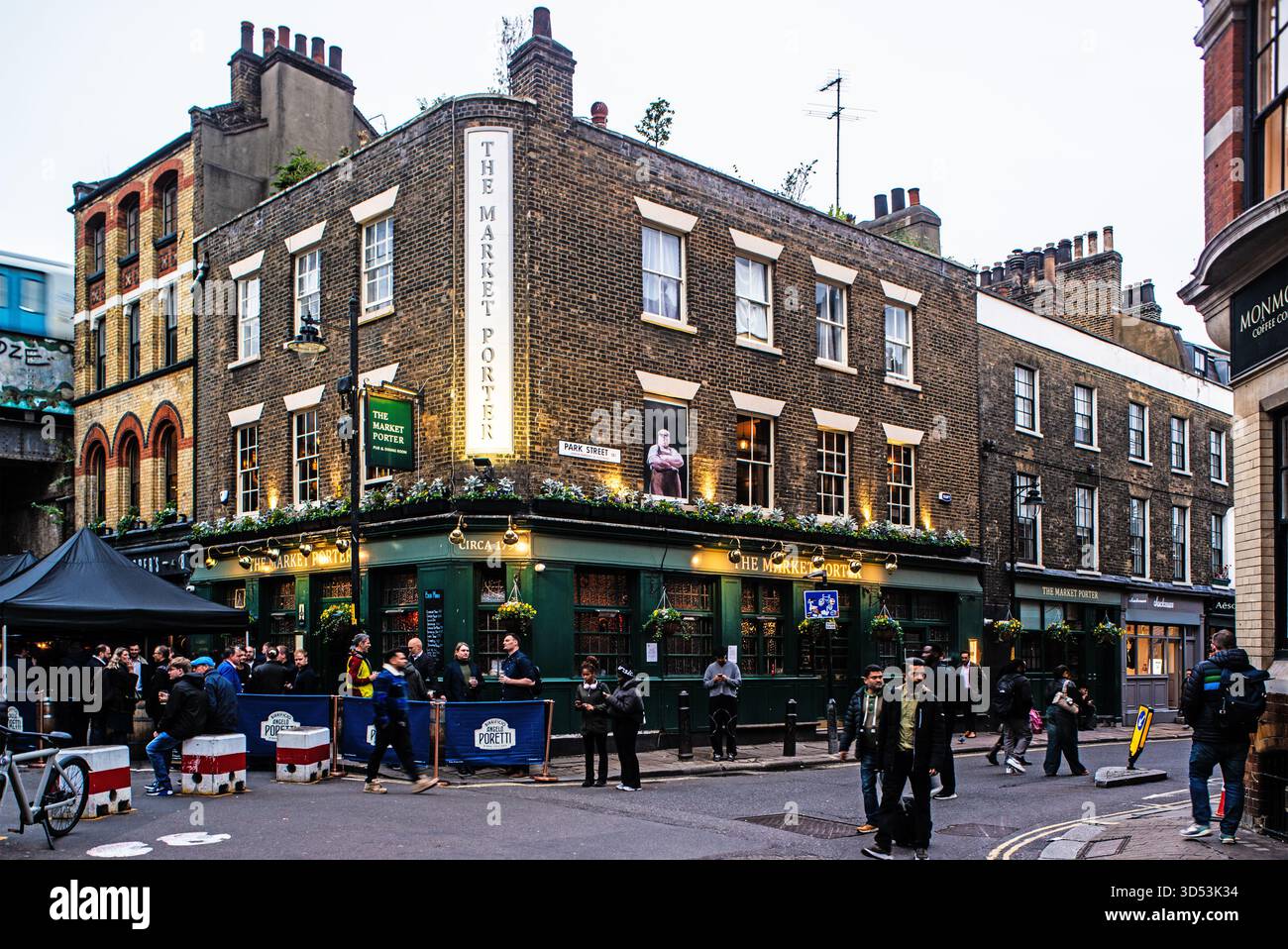 The Market Porter pub, Park Street, Borough Market, London, England ...