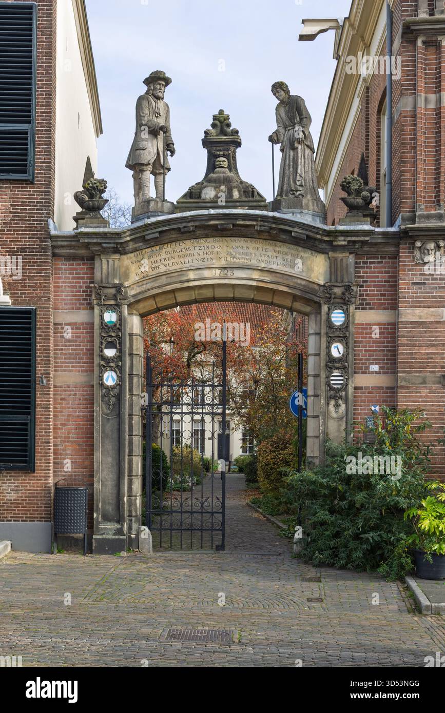 Decorative metal gate featuring hi-res stock photography and images - Alamy