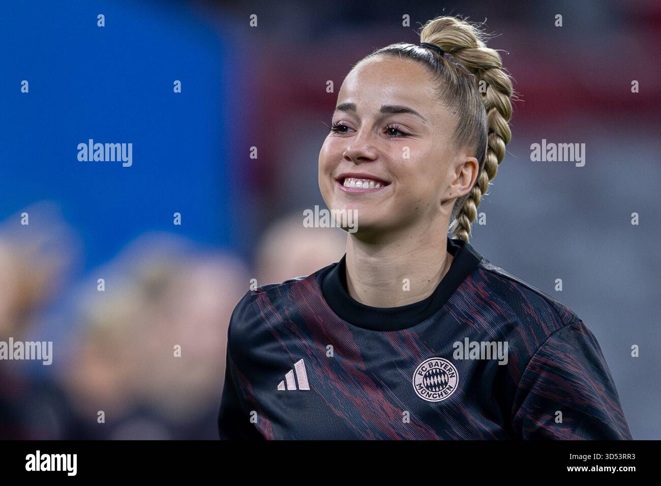 Giulia Gwinn (FC FC Bayern Munich Women, #07) / Portrait / Smiling ...
