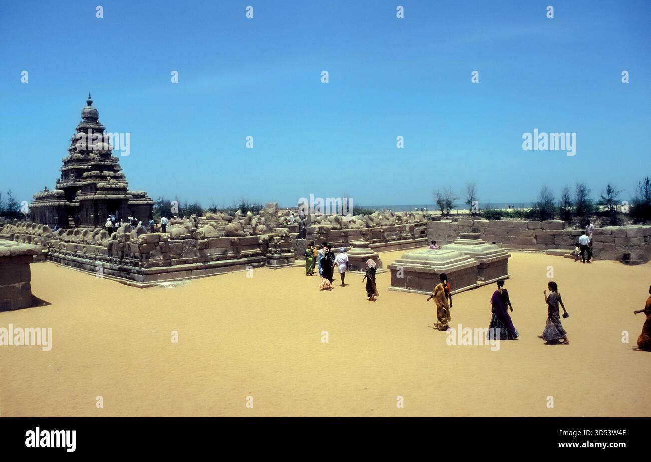 Tourists exploring rock cut architecture hi-res stock photography and ...