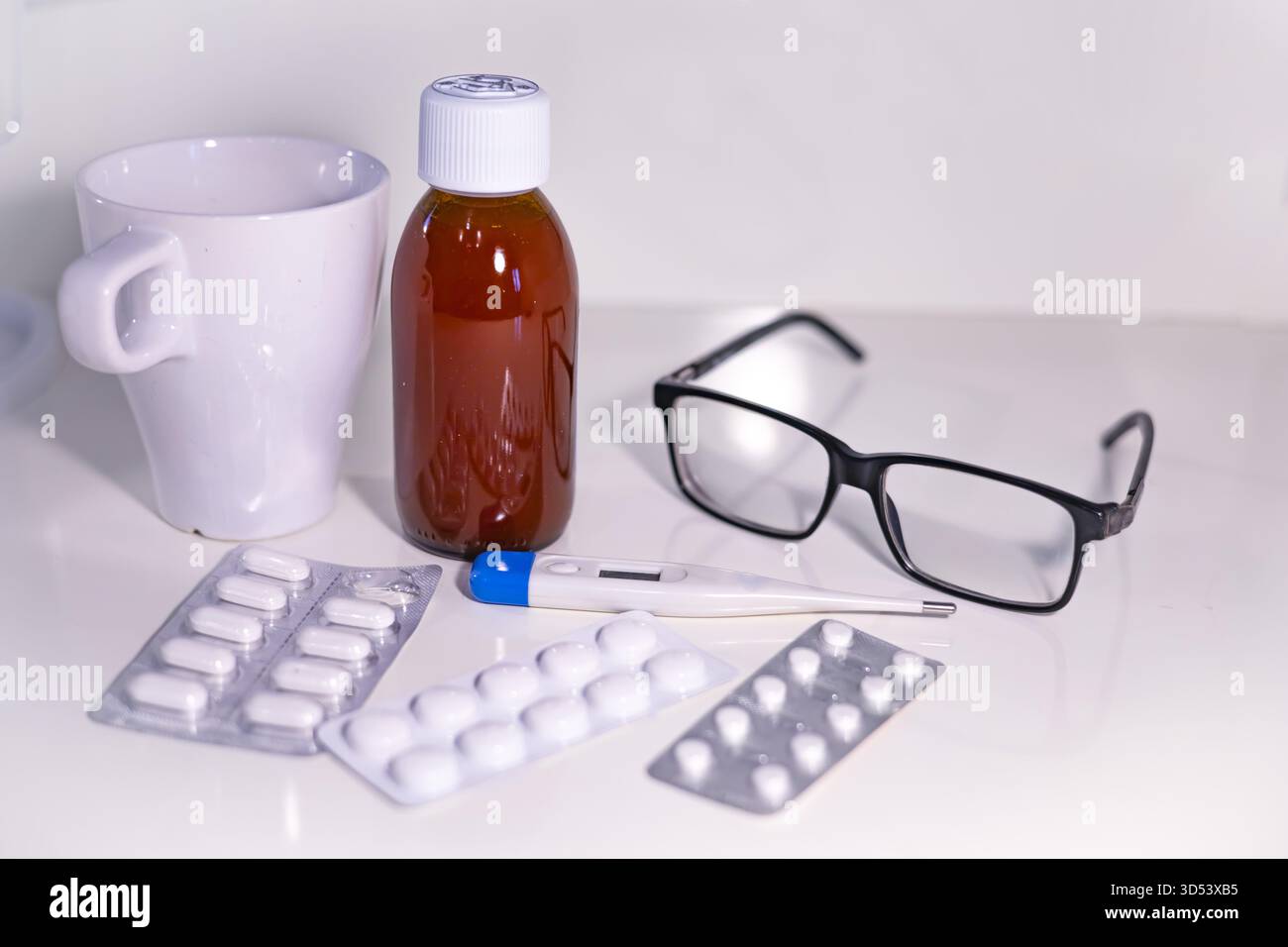 Drugs thermometer fever control hi-res stock photography and images - Alamy