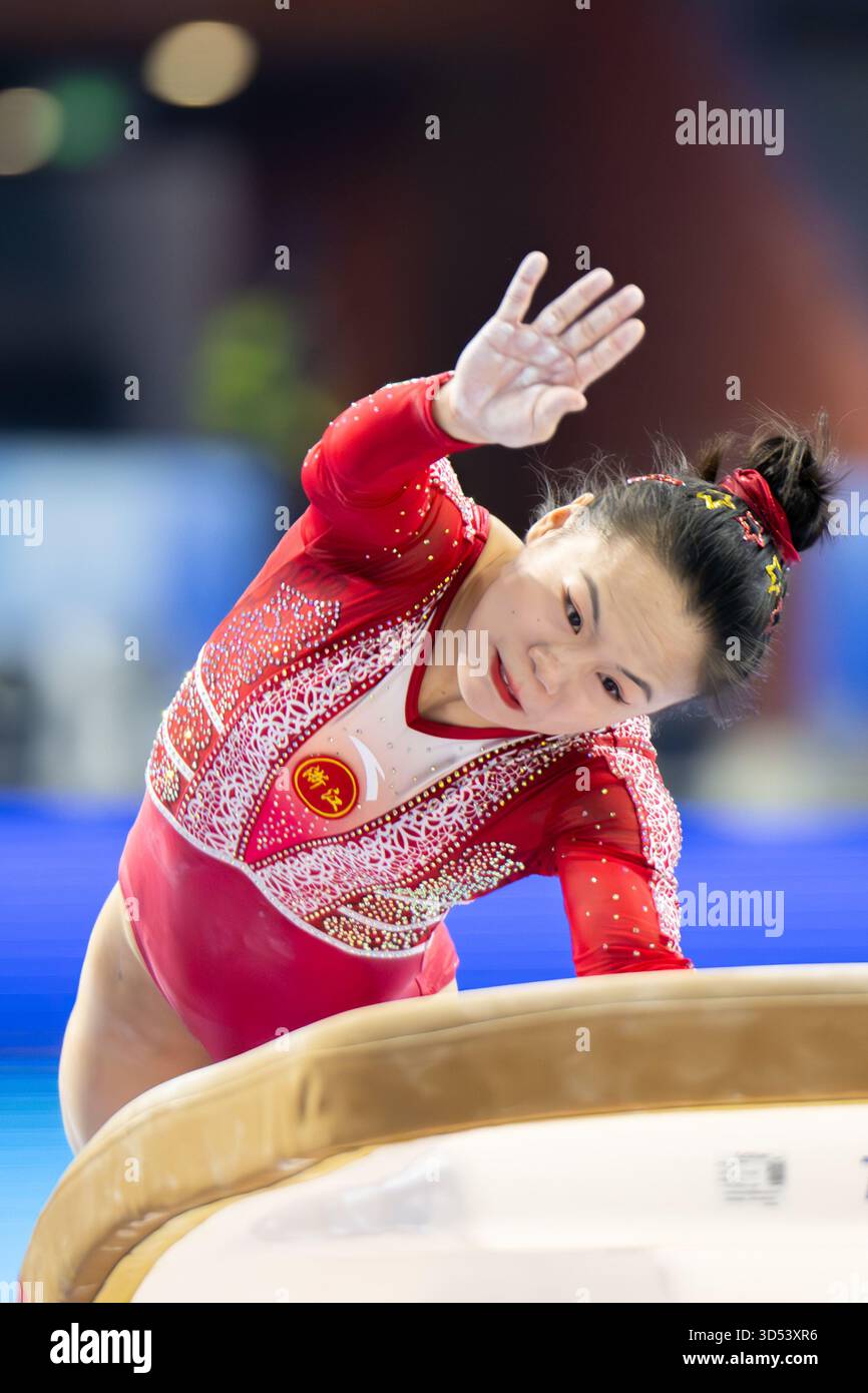 (251113) -- ZHAOQING, Nov. 13, 2025 (Xinhua) -- Zhang Qingying of ...