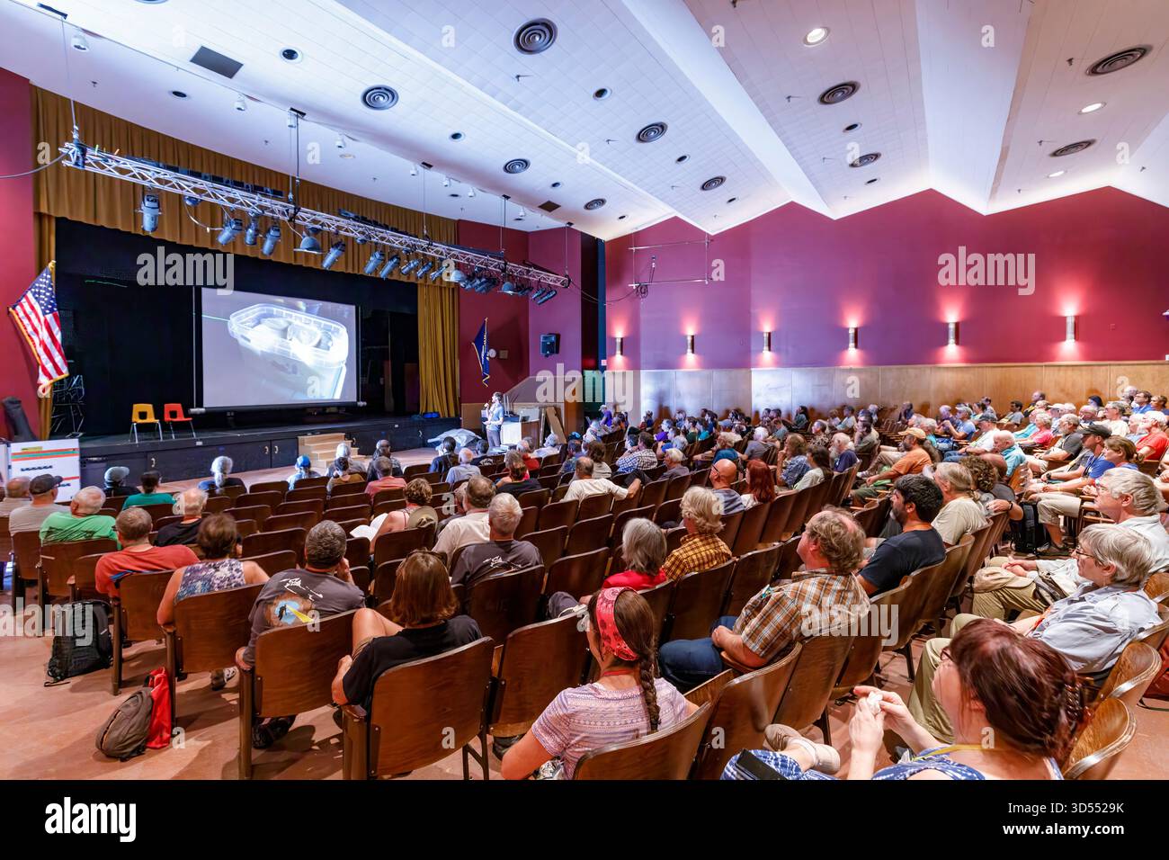 Lecture watching hi-res stock photography and images - Alamy