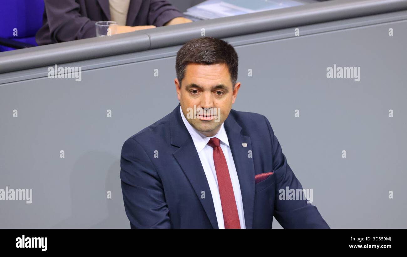 Government procurement innovation hi-res stock photography and images ...