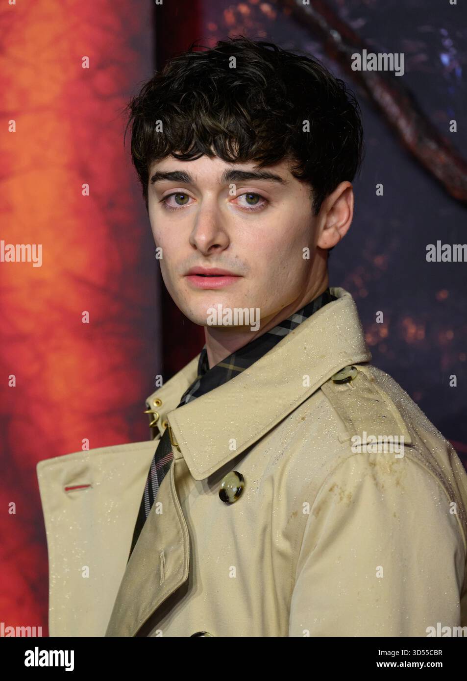 Noah schnapp headshot hi-res stock photography and images - Alamy