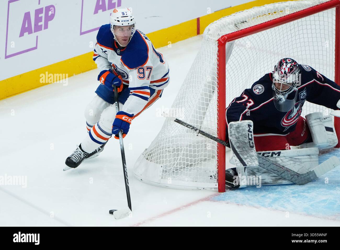 Edmonton Oilers center Connor McDavid (97) brings the pucks around the ...