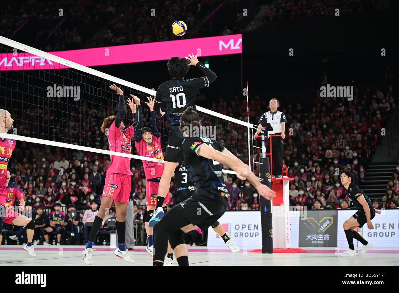 Shunichiro Sato (), NOVEMBER 13, 2025 - Volleyball : 2025-26 SV.LEAGUE ...