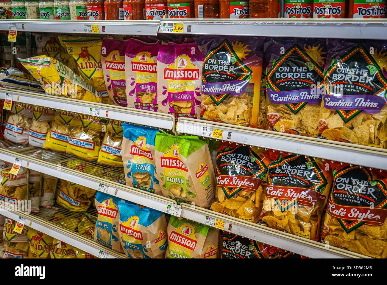 Potato chips corn chips snack aisle hi-res stock photography and images ...