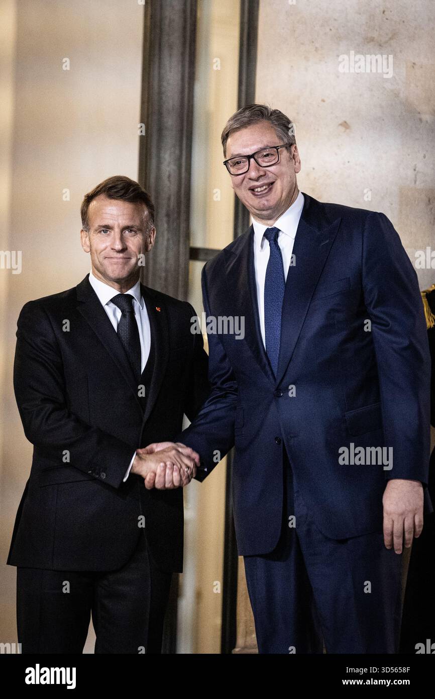 The French President Emmanuel Macron (L) welcomes Aleksandar Vucic (R ...