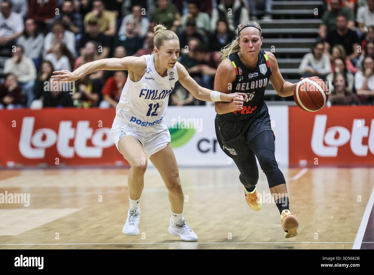Finland's Linda-Lotta Lehtoranta and Belgium's Julie Allemand fight for ...