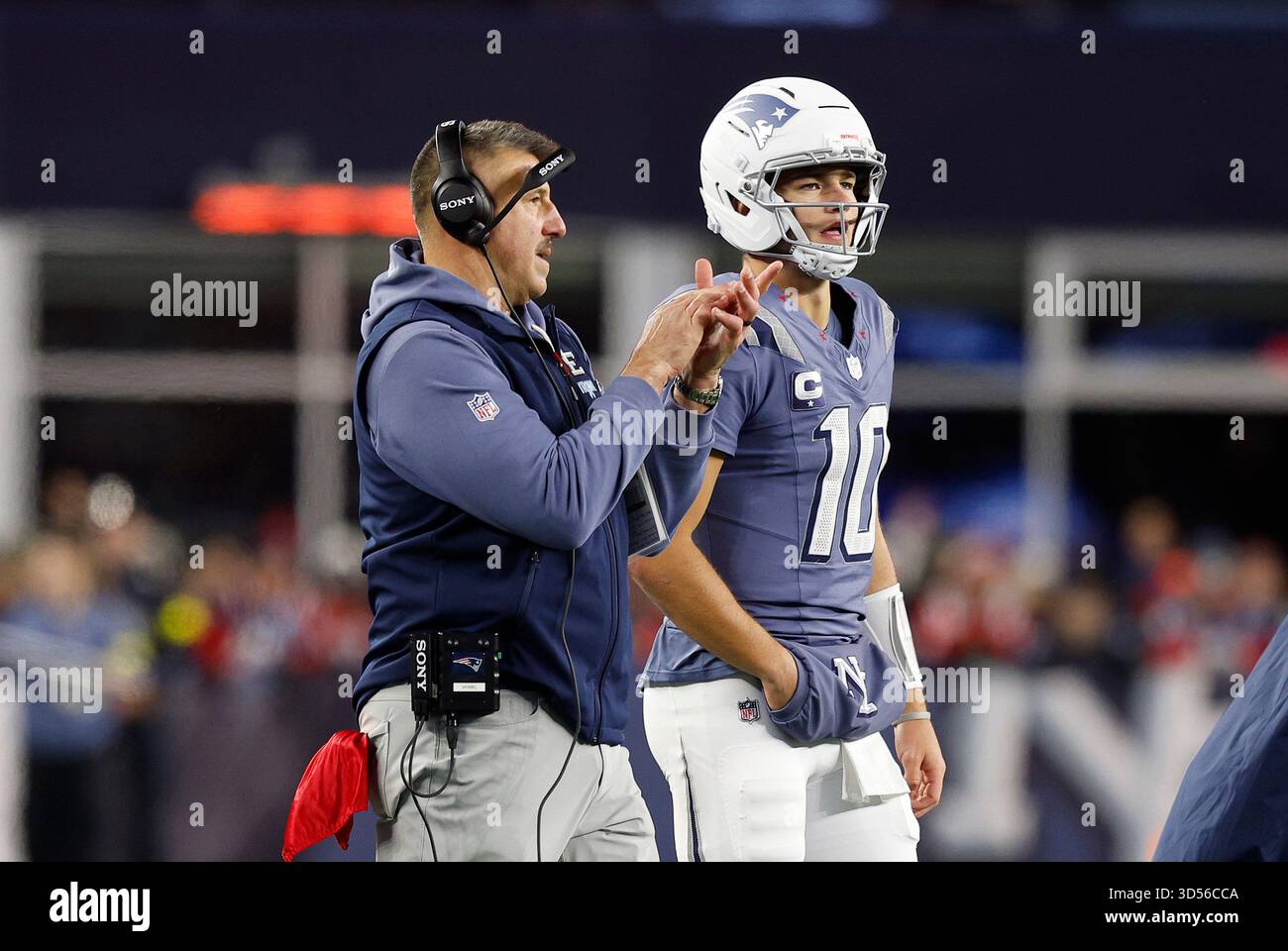 Drake maye mike vrabel hi-res stock photography and images - Alamy