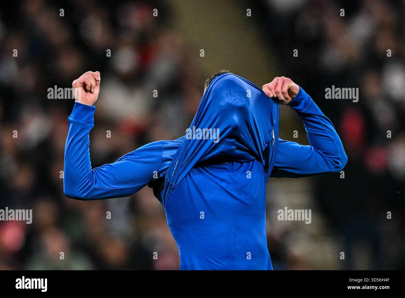 Dusan Vlahovic (23 Serbia) holds shirt over face after going close ...