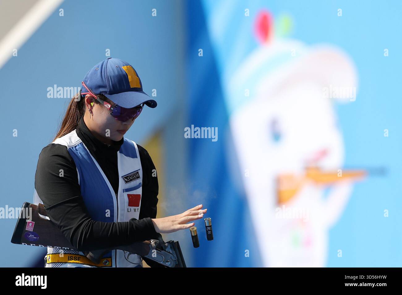(251114) -- GUANGZHOU, Nov. 14, 2025 (Xinhua) -- Li Wenyi of Jiangsu ...