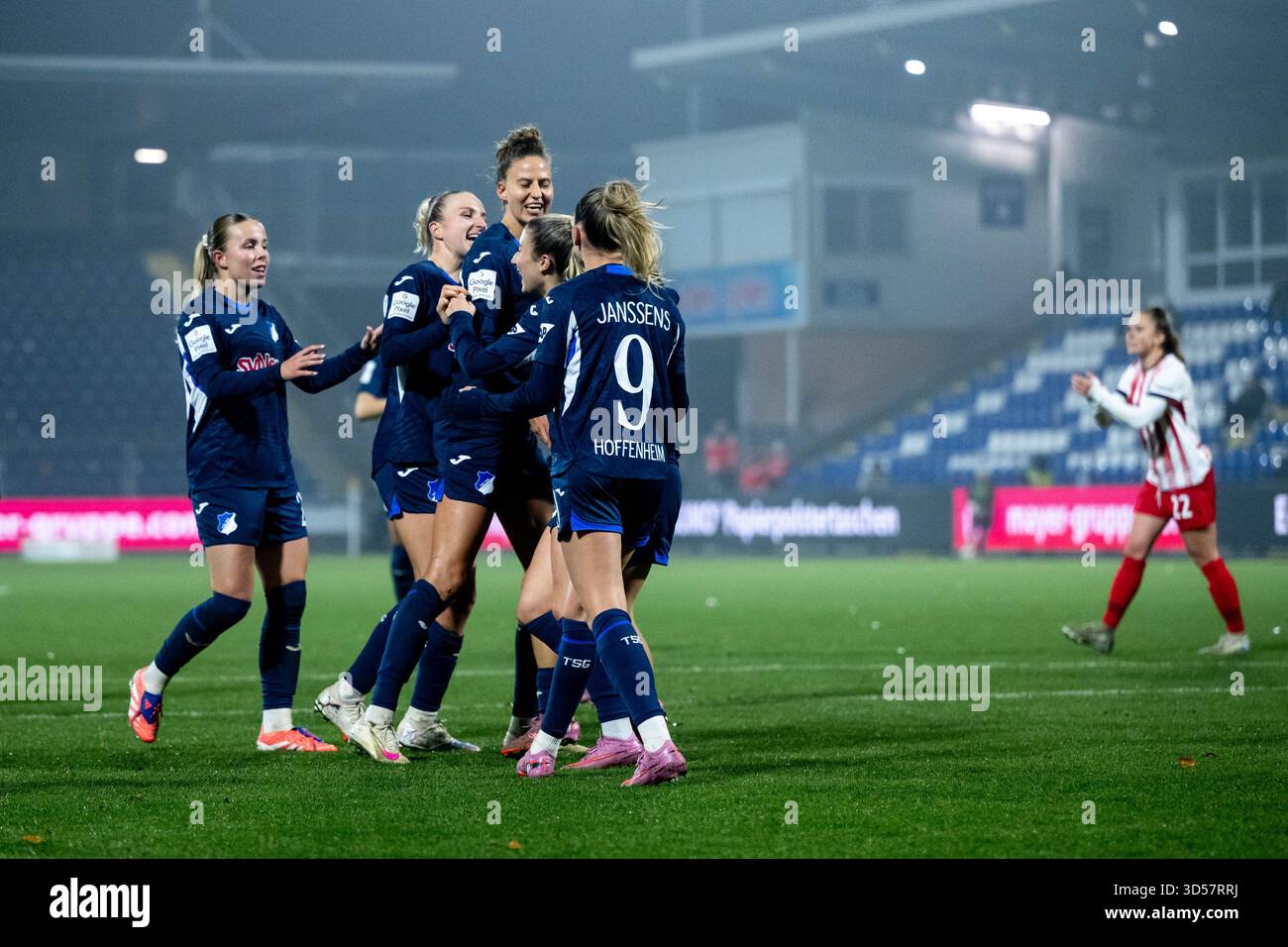 Laura Gloning (Hoffenheim, #20), Vanessa Diehm (Hoffenheim, #06 ...