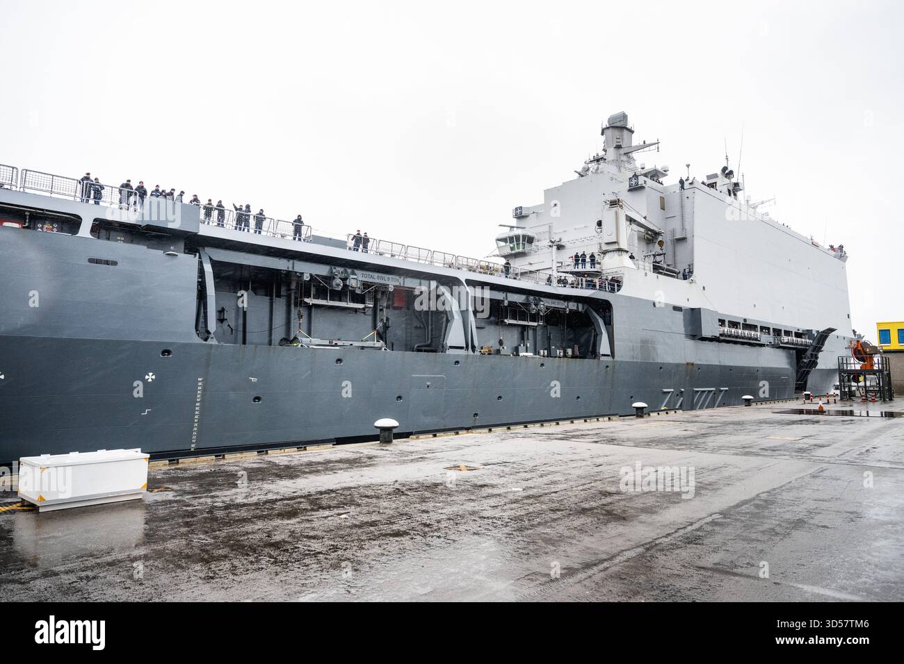 DEN HELDER – The arrival of the naval vessel HNLMS Johan de Witt. The ...