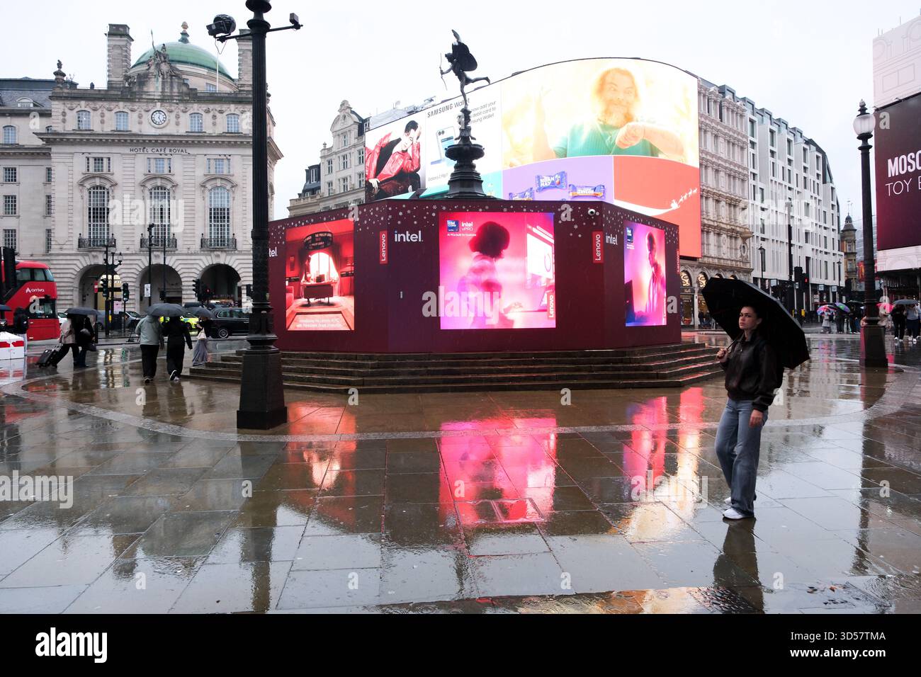Piccadilly Circus, London, UK. 14th Nov 2025. Storm Claudia, brings ...