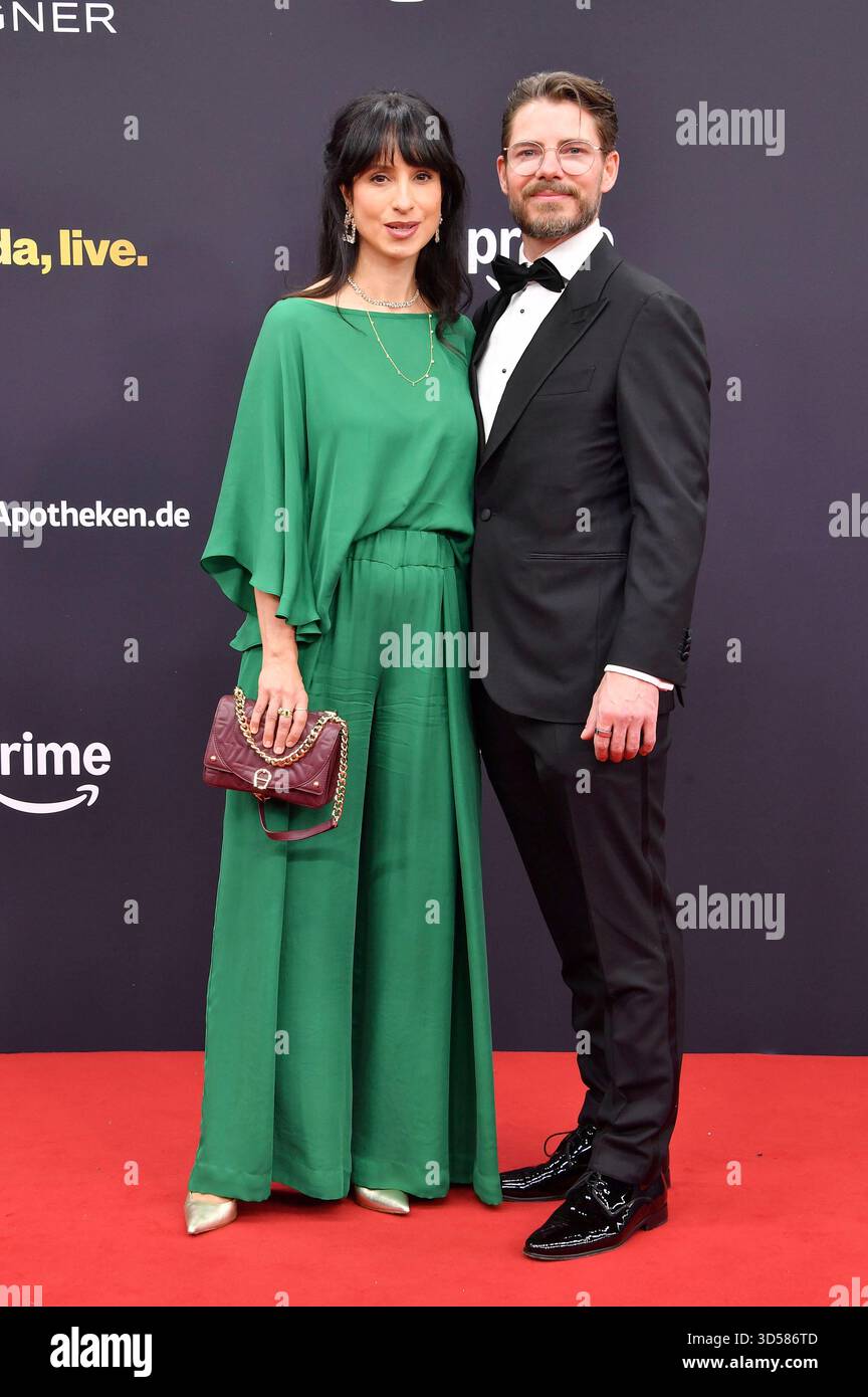 Stephanie Stumph mit Partner Florian Santner bei der 77. Bambi ...