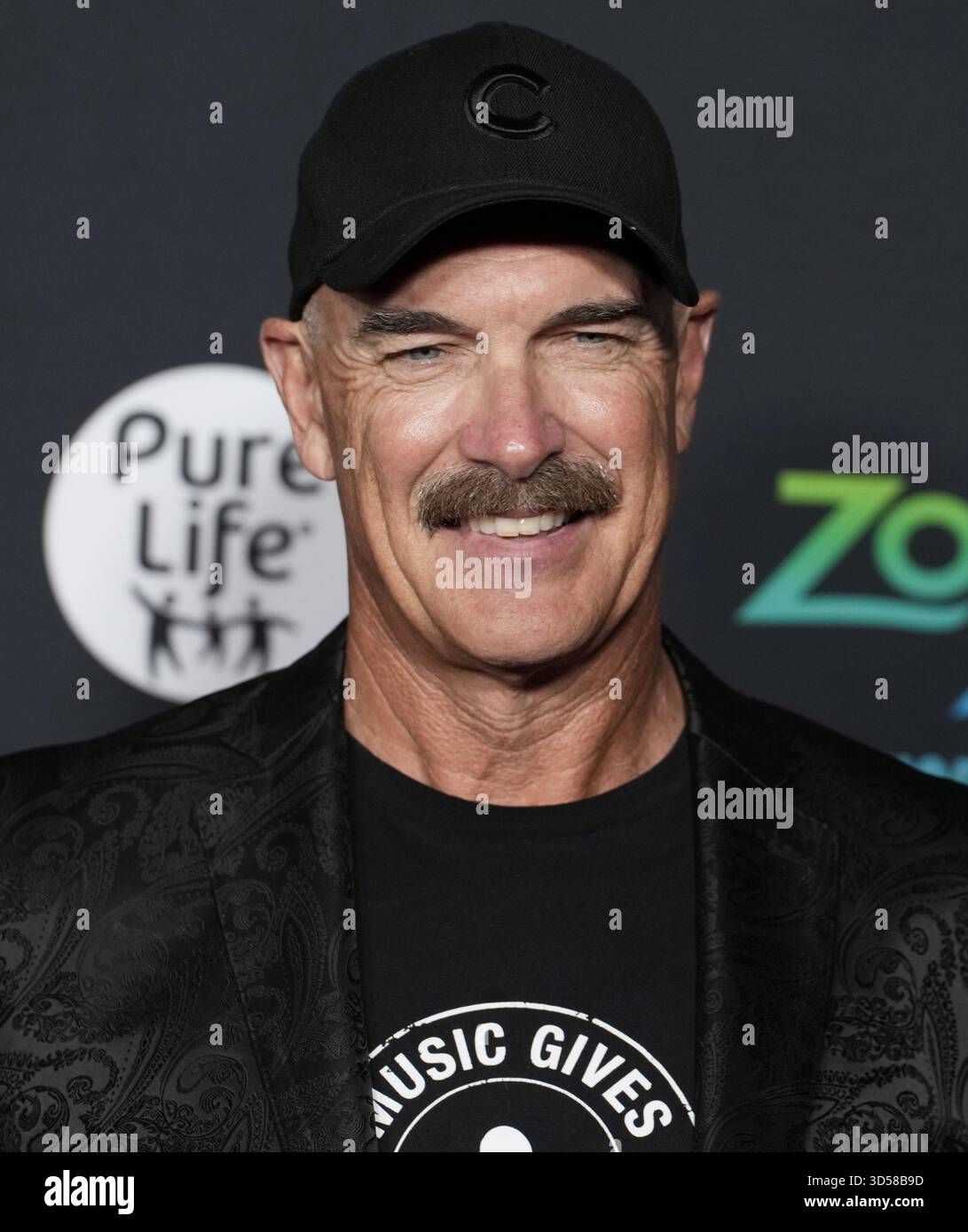Patrick Warburton arrives at the Walt Disney Animation Studios ...