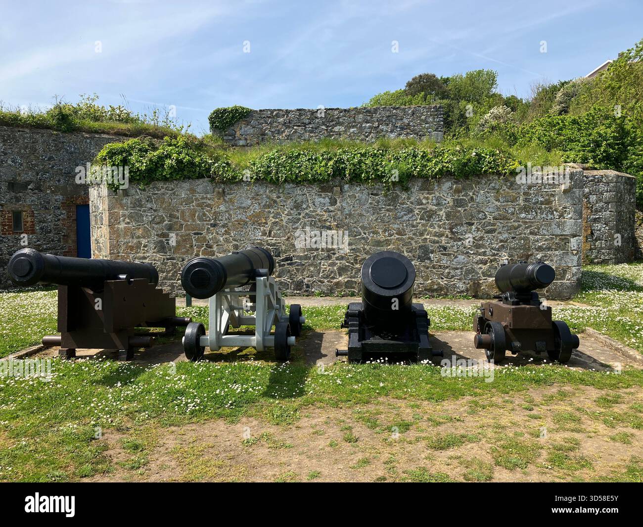 Channel Isles. Guernsey. Fort George. Cannons Stock Photo - Alamy