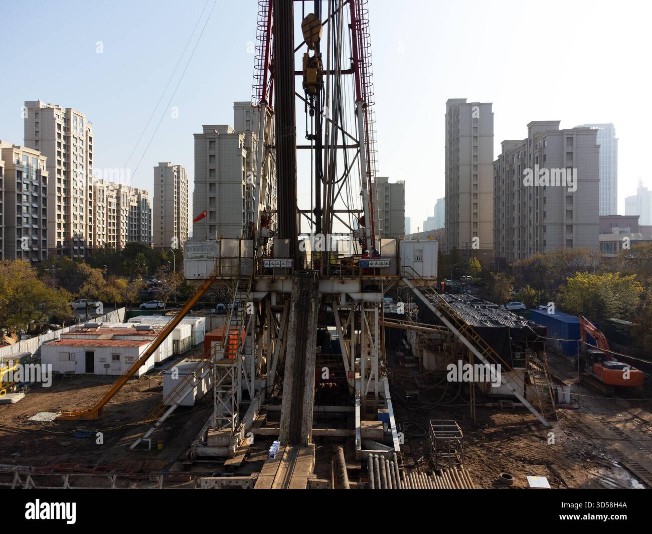 China high rise cranes hi-res stock photography and images - Alamy