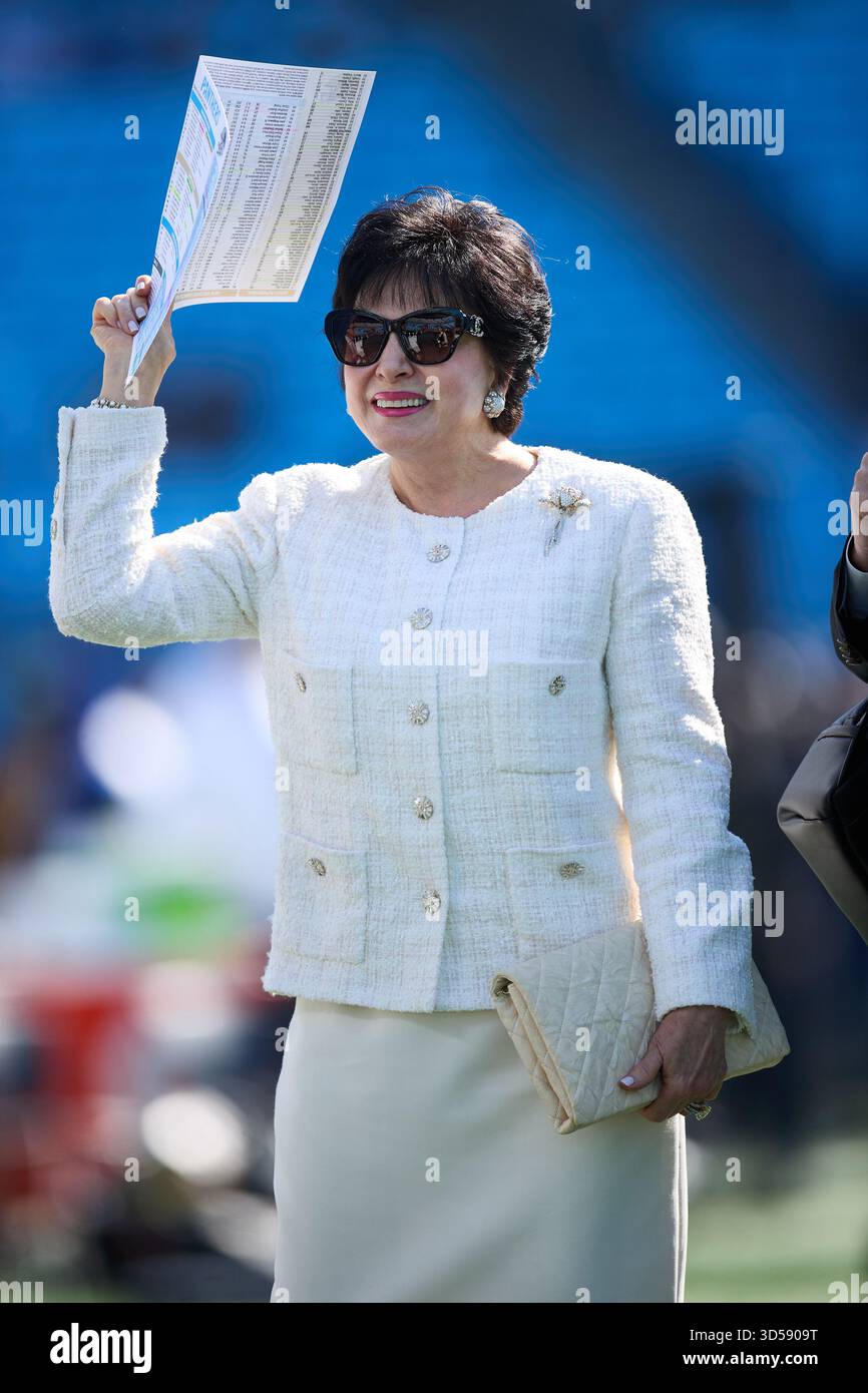 New Orleans Saints owner Gayle Benson walks along the sideline prior to ...