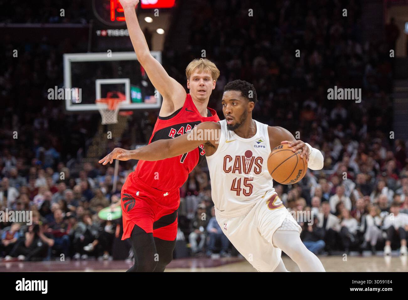 Cleveland Cavaliers' Donovan Mitchell (45) drives past Toronto Raptors ...