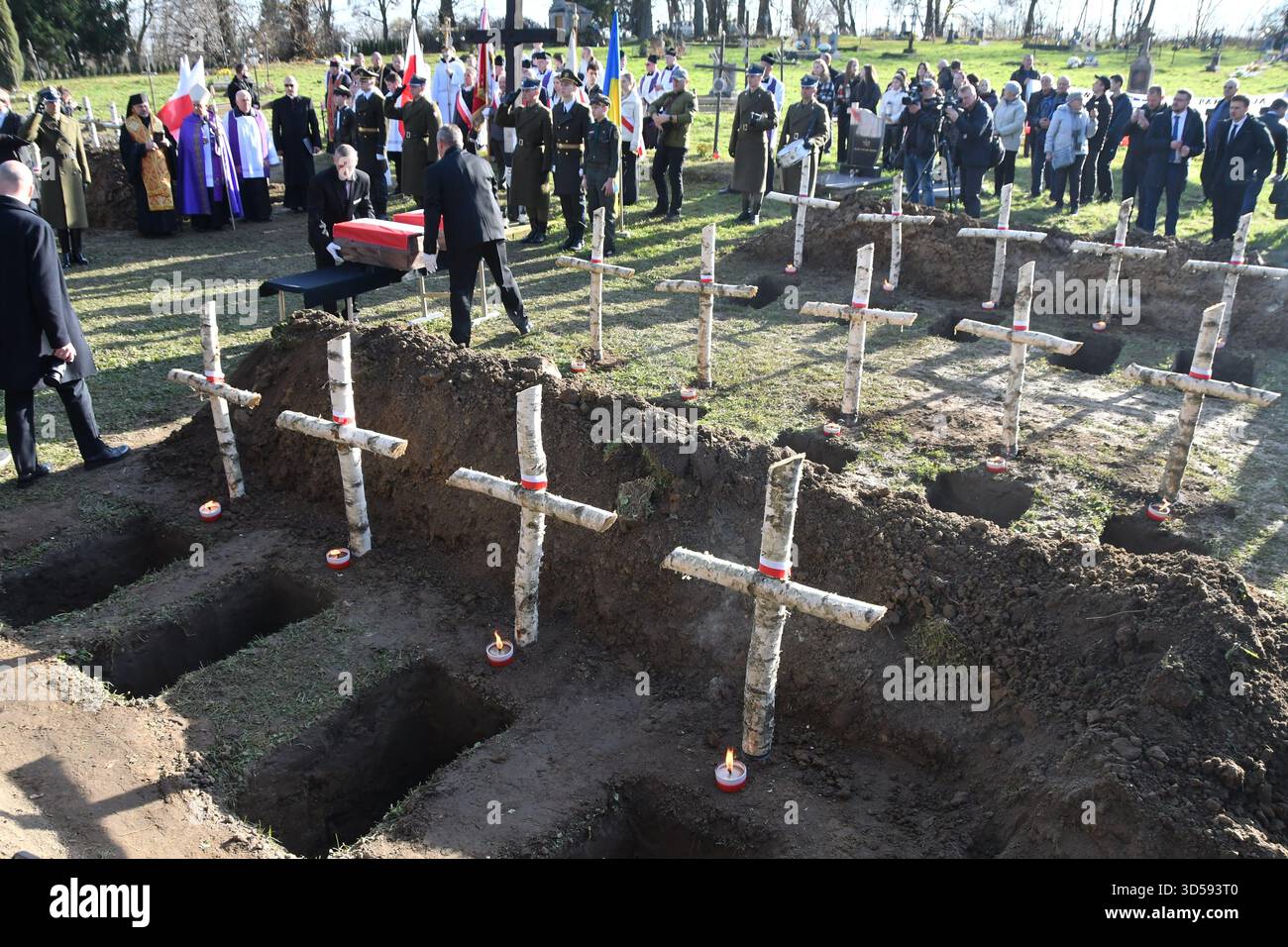 Remains of 31 Polish servicemen, who were killed in WWII fighting Nazi ...