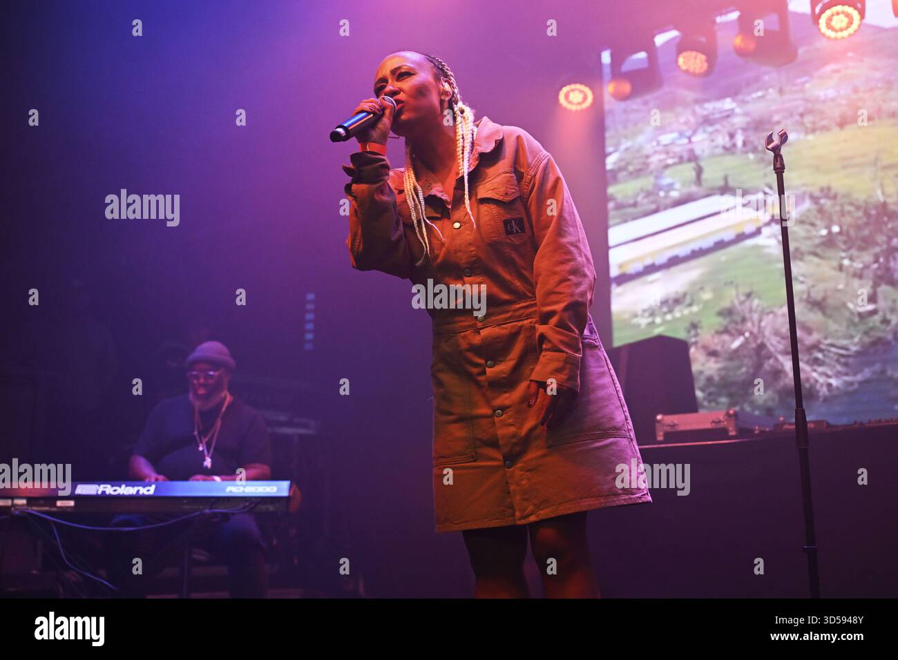 LONDON, ENGLAND - NOVEMBER 13: Emily Sandé performing for ‘I Love ...
