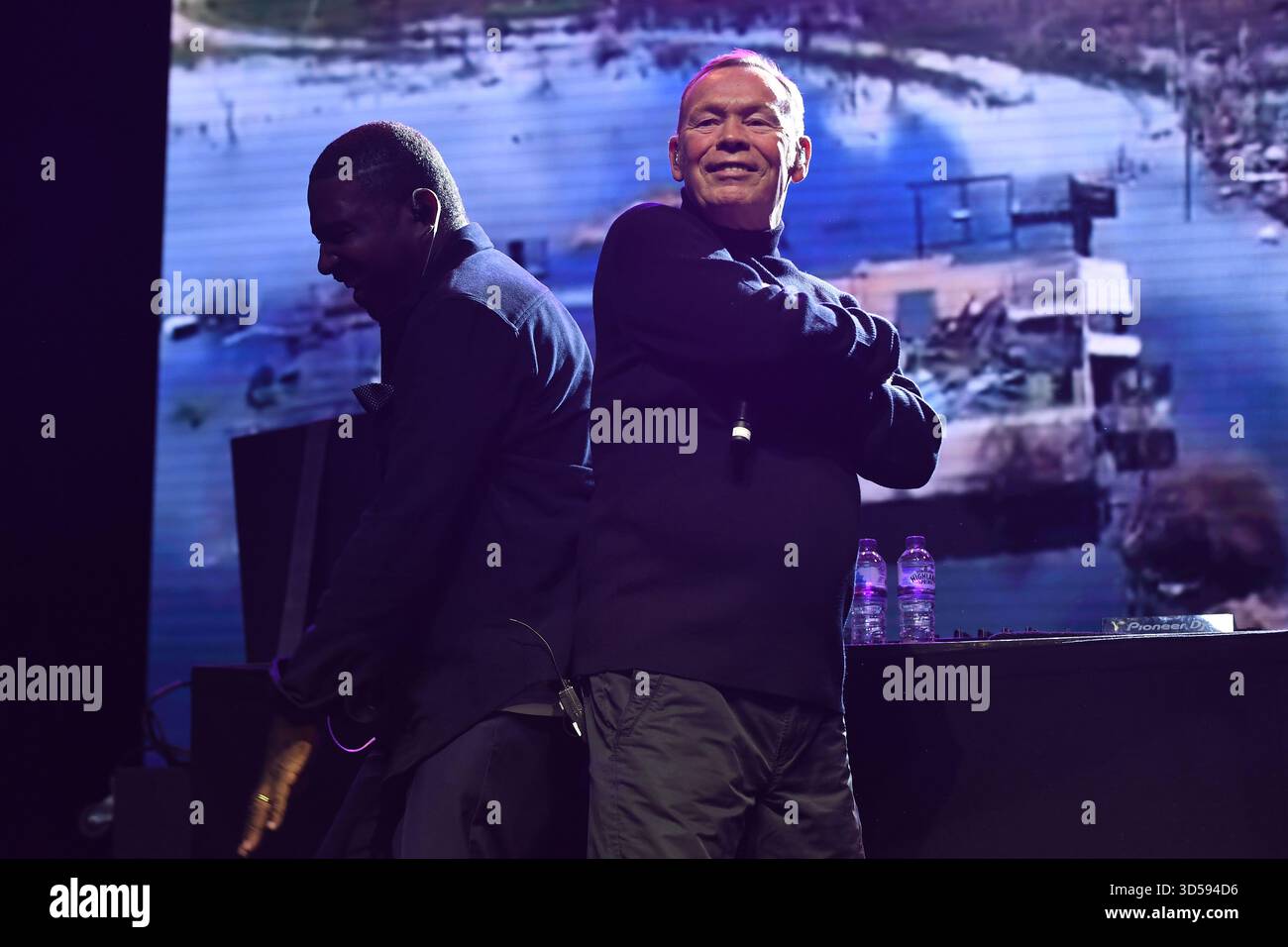 LONDON, ENGLAND - NOVEMBER 13: Bitty McLean and Ali Campbell performing ...